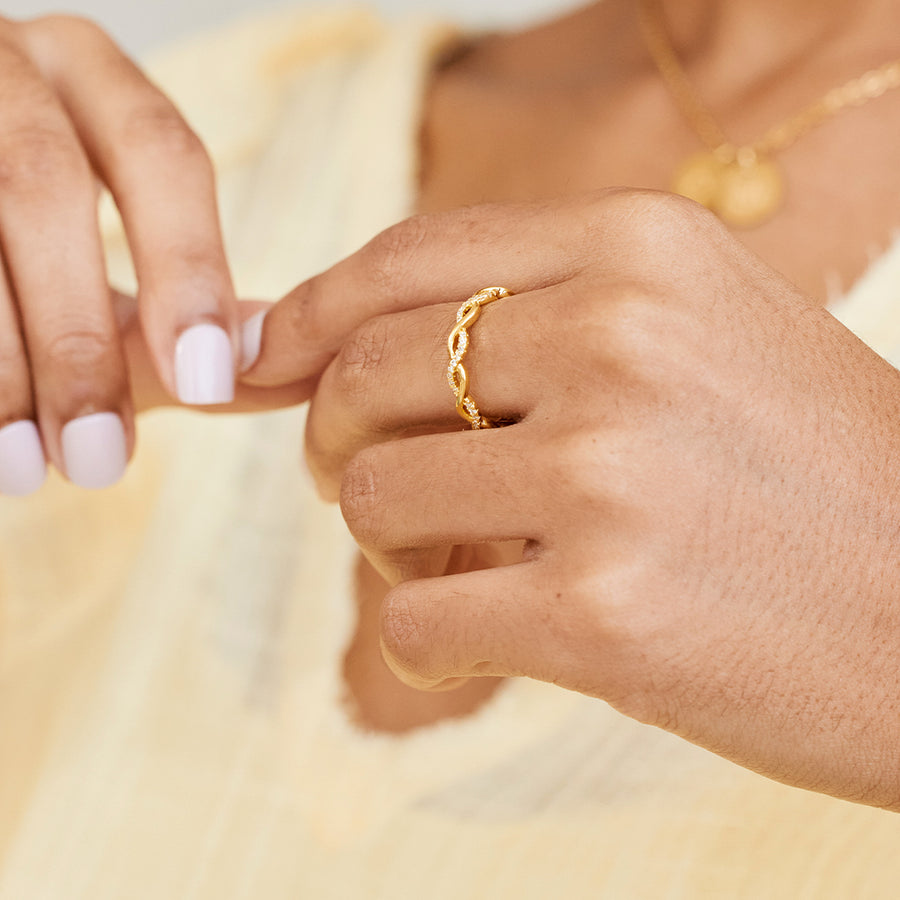 Dainty Pave Twist Stacking Ring – Mint & Lily