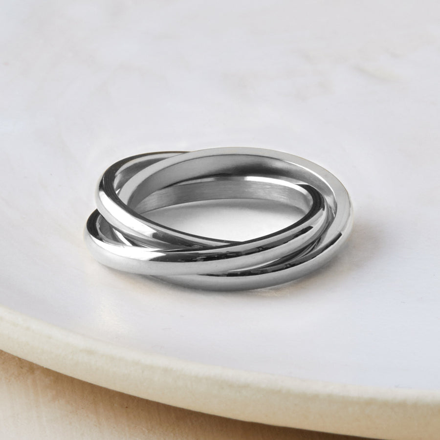 Dainty Interlocking Fidget Ring – Mint & Lily