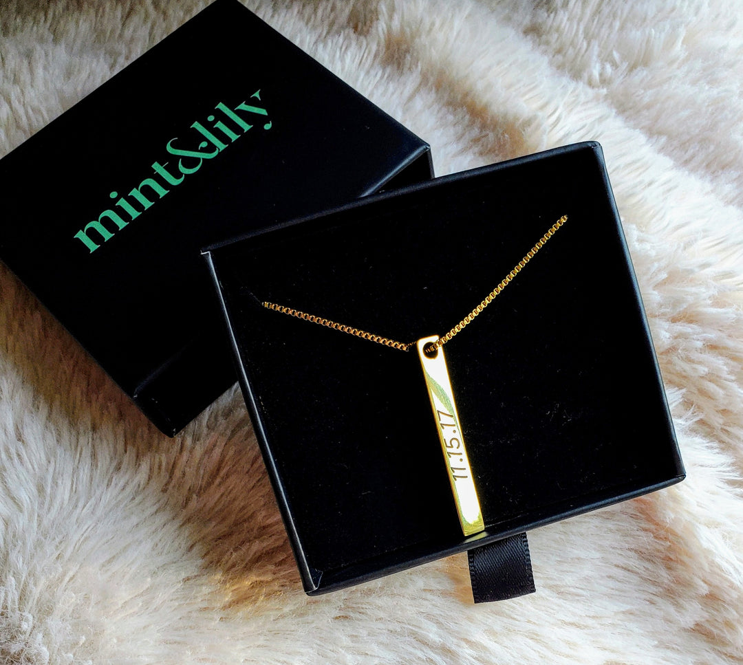 Muse Pillar Bar Necklace – Mint & Lily