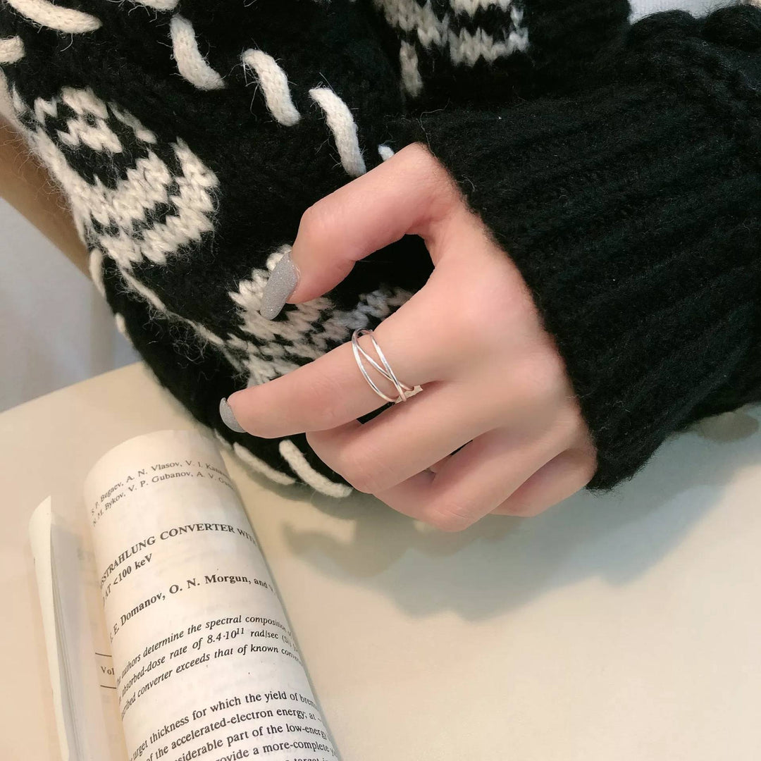 Dainty Interlocking Fidget Ring – Mint & Lily